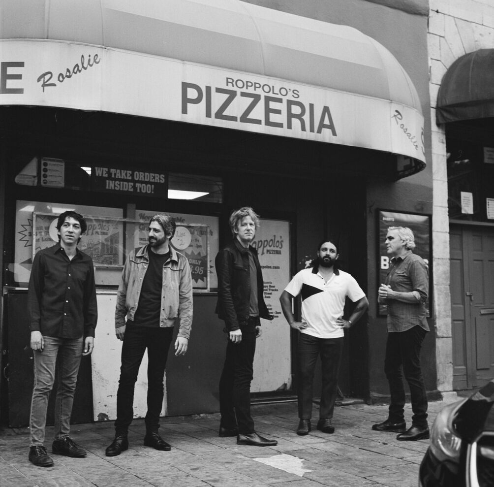 スプーン（Spoon）を知るための10曲 新作『Lucifer On The Sofa』を機にロックンロールバンドとしての魅力を再検証 ...