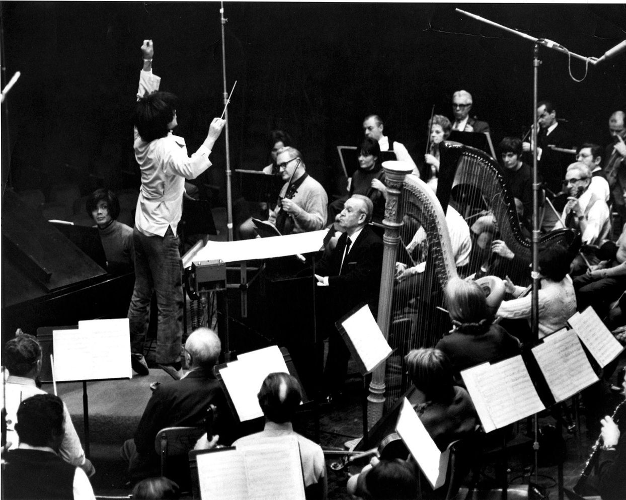 小澤征爾がRCA／コロンビアに残した全作品をBOXセットに 天才指揮者の軌跡を歴代ソリストの名演と共に辿る | Mikiki by TOWER RECORDS