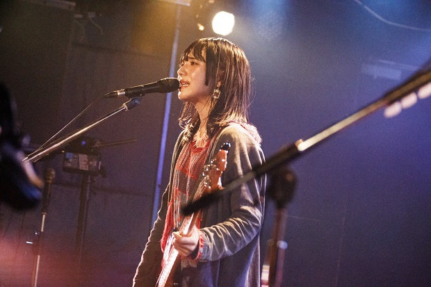 PEDRO、BiSH解散の翌日に衝撃の復活! 極秘ライブの全貌と再録アルバムから探るアユニ・Dの行き先 | Mikiki by TOWER RECORDS