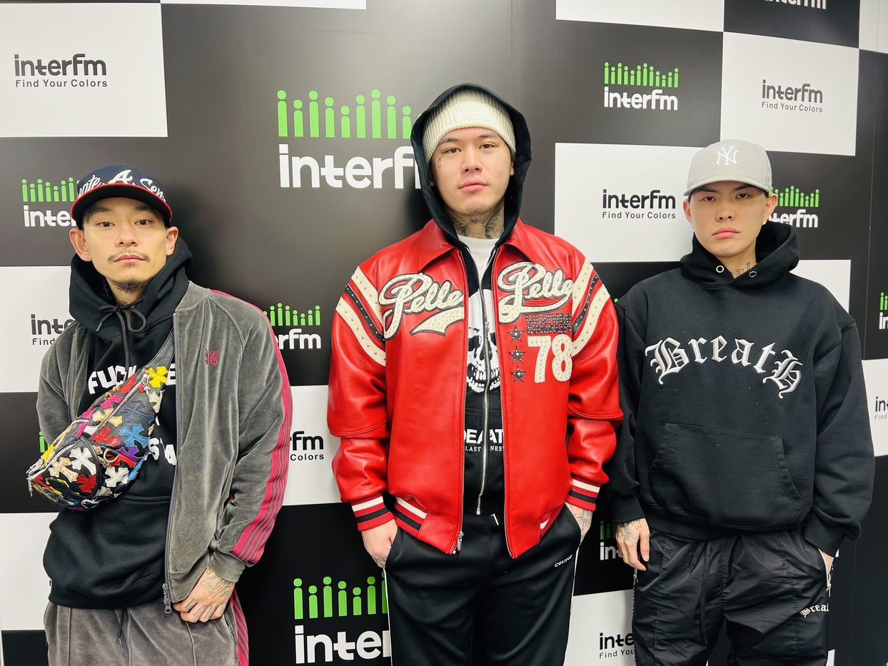 BAD HOPのYZERRが舐達麻のディス曲に対するアンサーソングの一部をラジオで披露 | Mikiki by TOWER RECORDS