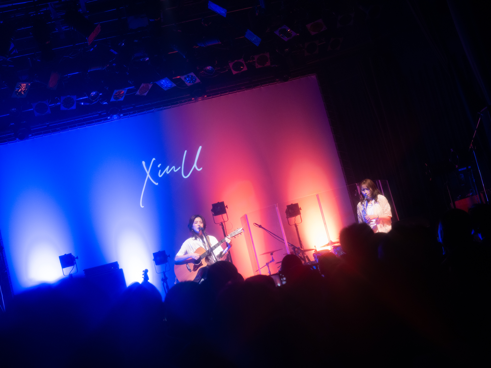 XinU、ライブアーティストとしての飛躍――3rd EPリリース公演で魅せた観客との熱い一体感・幸福感 | Mikiki by TOWER RECORDS