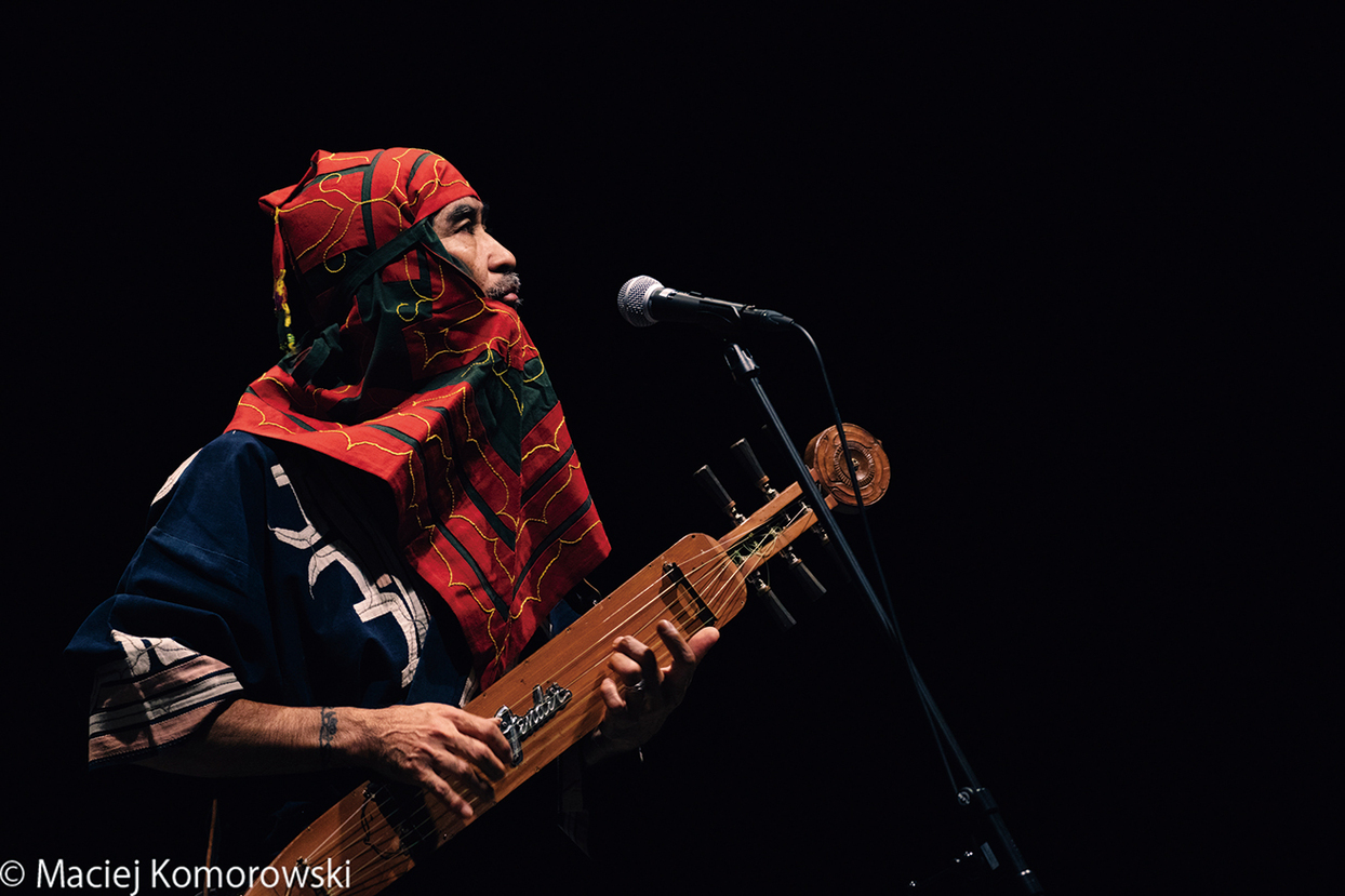 OKI『Tonkori In The Moonlight』伝統から実験までが混在、ロンドンのレーベルから登場したアイヌ・トンコリ奏者の刺激的な ...